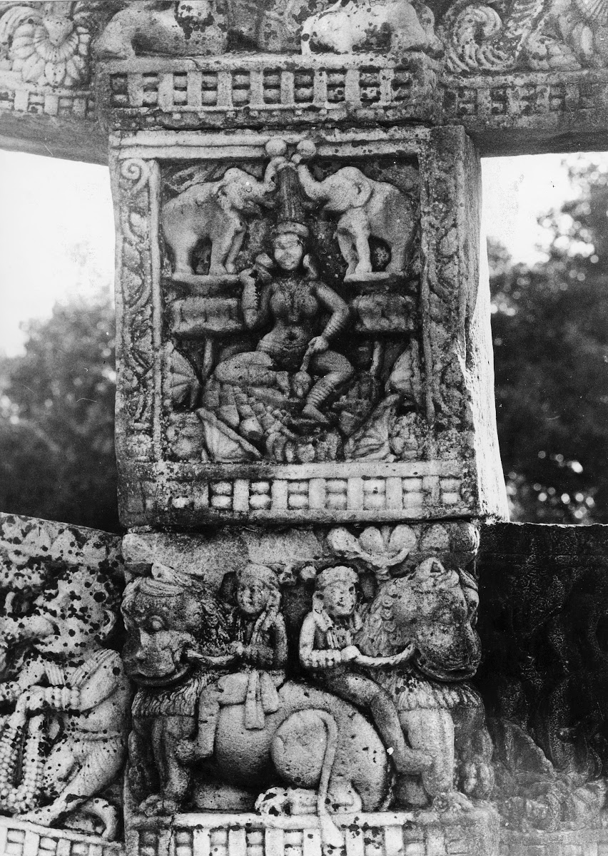 torana definition - Architecture Dictionary