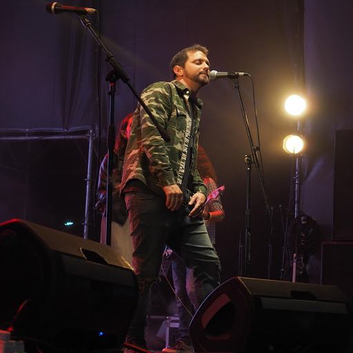 4 minute warning - YouTube Music