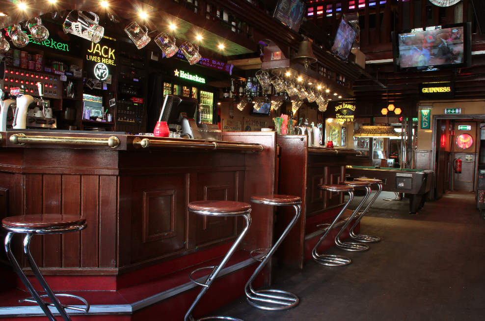 Saloon Smoking Bull - indebuurt Amsterdam