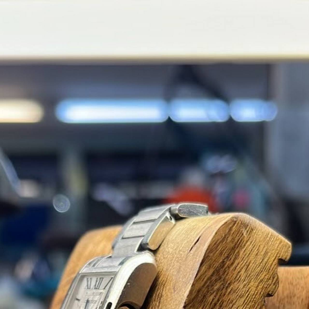 Little Watch Shop - Watch repair store in Houston. Established 1947.
