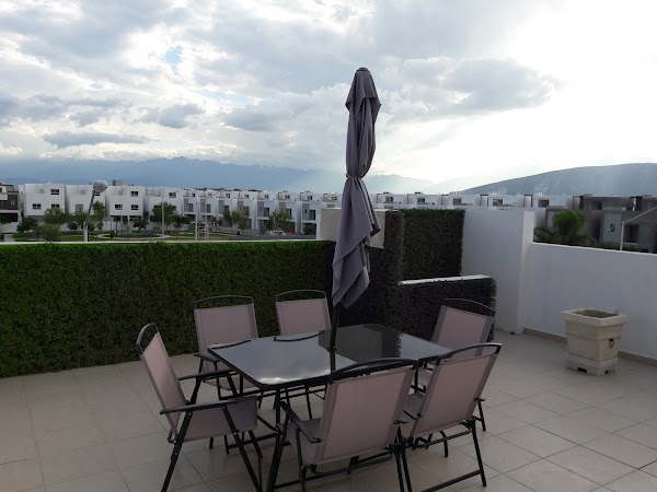 Quebec / Casas JAVER, Monterrey — dirección, críticas