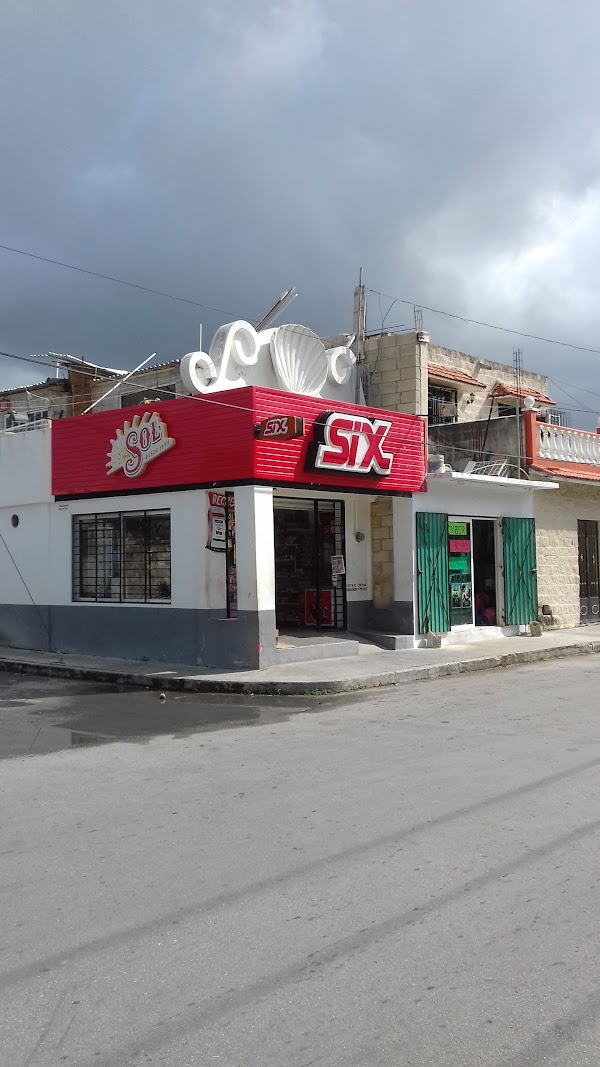 SiX La Conchita, Cancún — dirección, críticas