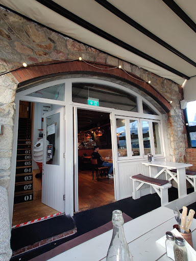 Restaurants Dockyard No. 8 in Bray