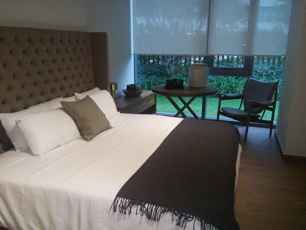 Be Grand Alto Polanco, Avenida Mariano Escobedo, Esquina con Lago ...