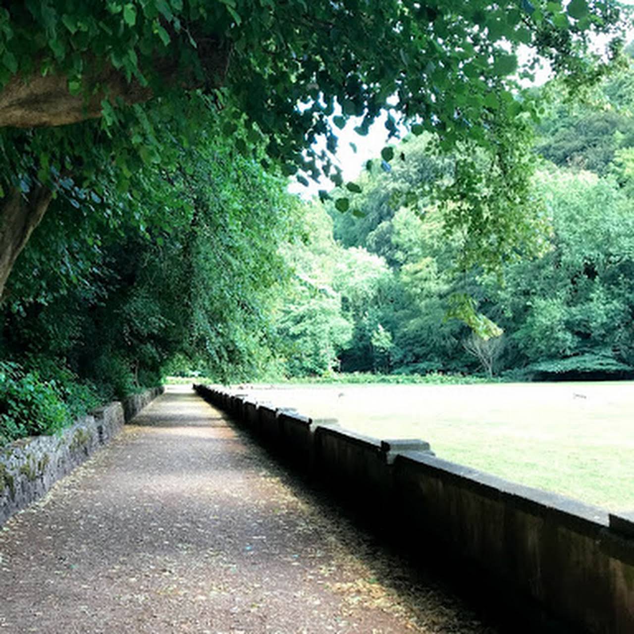 Throwley Hall Holiday Cottages - Holiday Accommodation Service in Ilam