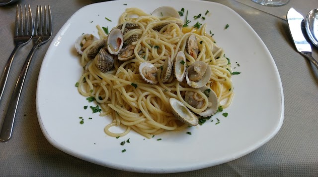 Mapstr - Restaurant Ir-Rizzu Marsaxlokk - Poisson Fruits de mer 🐠 ...