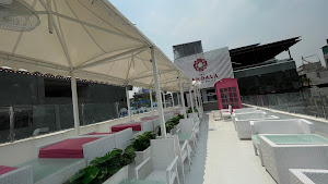 Crowndevour: Discover the Best Cafés & Restaurants Near You