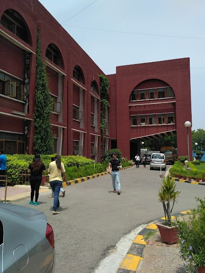 Maitreyi College, University