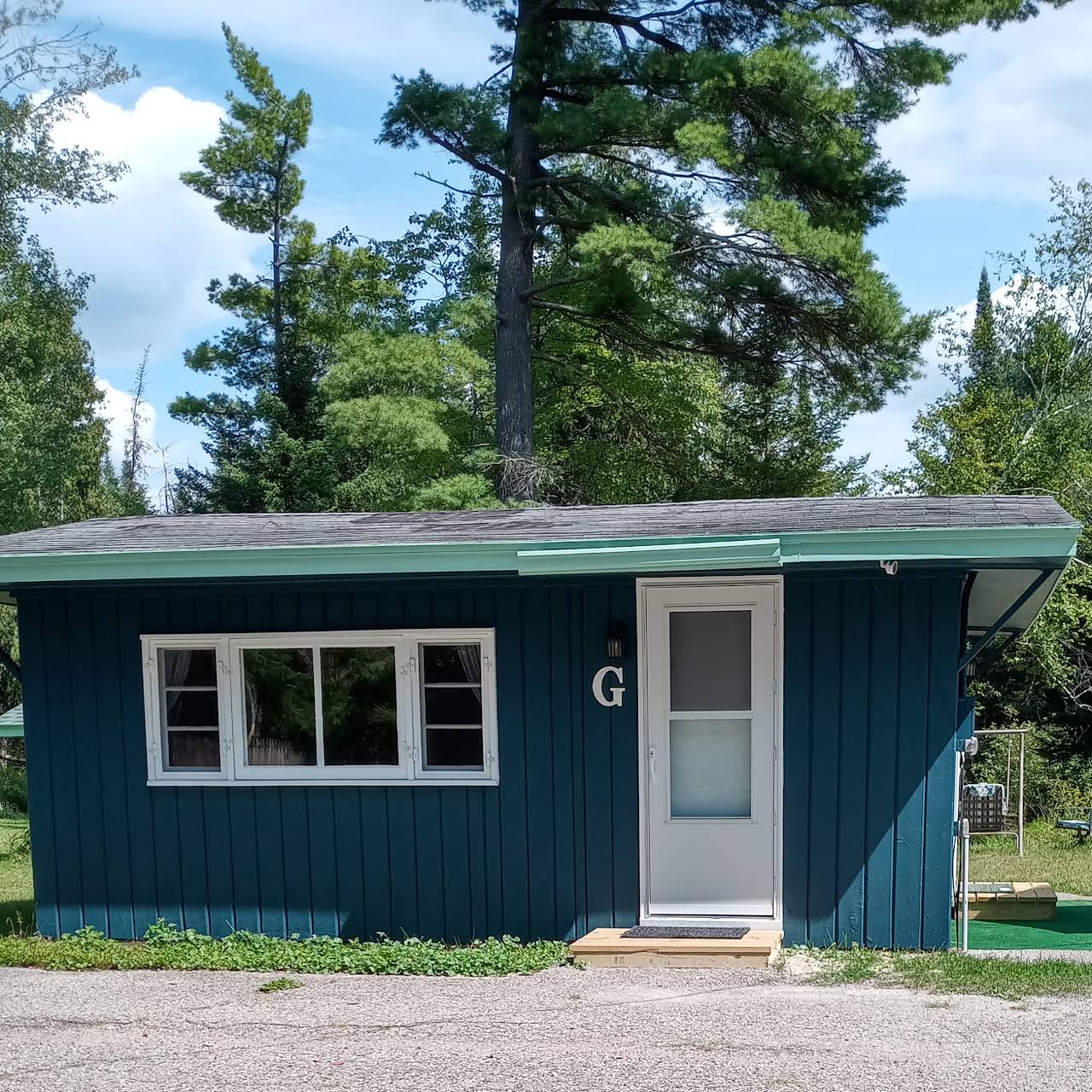 Finley's Riverside Cabins - Outdoorsman's Paradise on the AuSable River