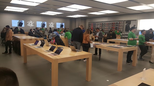 Mapstr - Shopping Apple Square One Mississauga