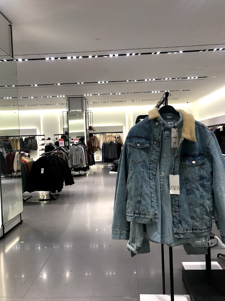 Bij ZARA in Utrecht betaal je met creditcards van AMEX, MasterCard en ...
