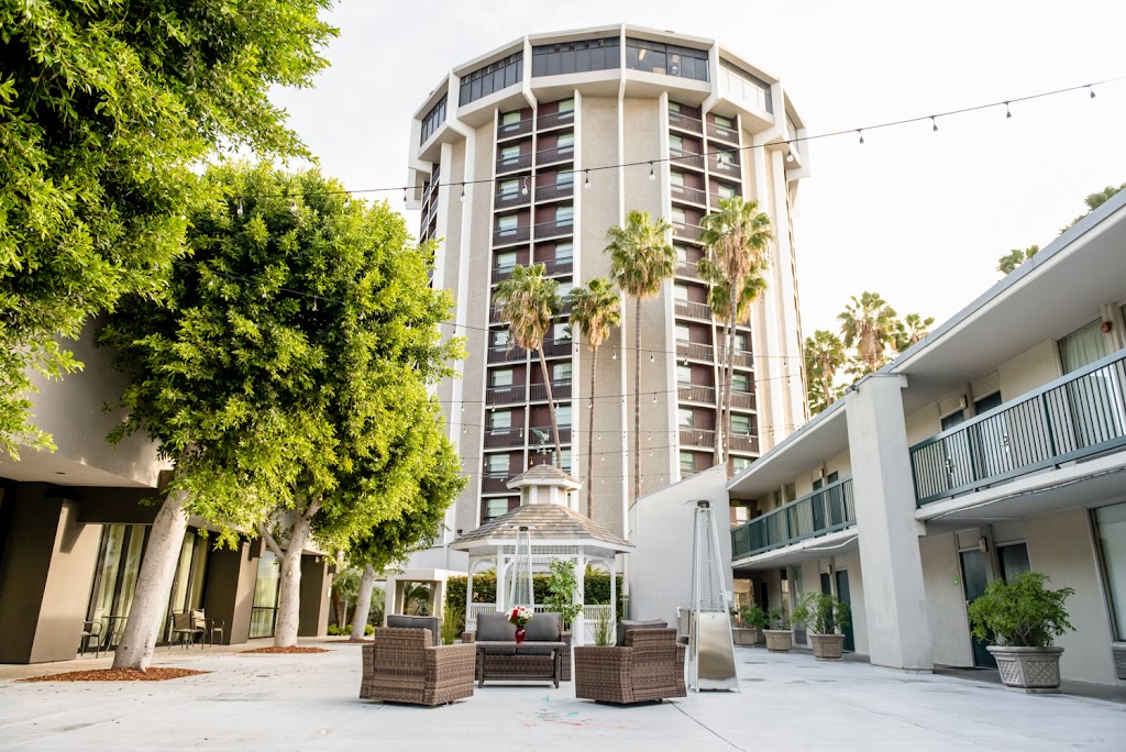 Holiday Inn Long Beach Airport Parking [Book now $12 / day]