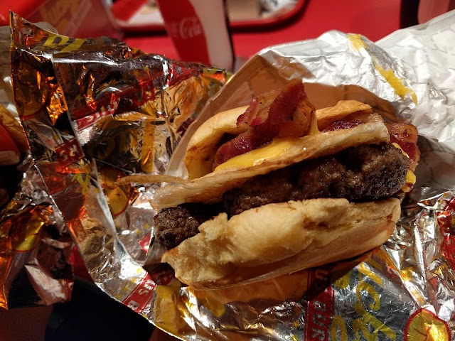 Mapstr - Restaurant Lucky's Famous Burgers NY - Burger, Burgers, Diner ...