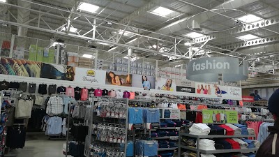 Makro Store Crown Mines, Department Store