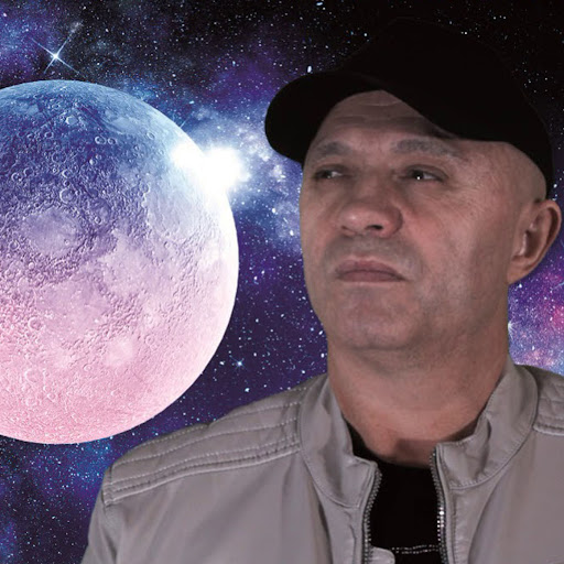 Maicuta este fericita - YouTube Music