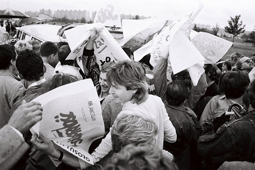 4 JUNE 1989 | HIGH NOON — Google Arts & Culture