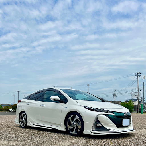 プリウスPHVのプリウスphv zvw52・みのちゃん工房・みのちゃん工房ファミリー・梅雨だけど晴れに関するカスタム事例｜車のカスタム情報はCARTUNE