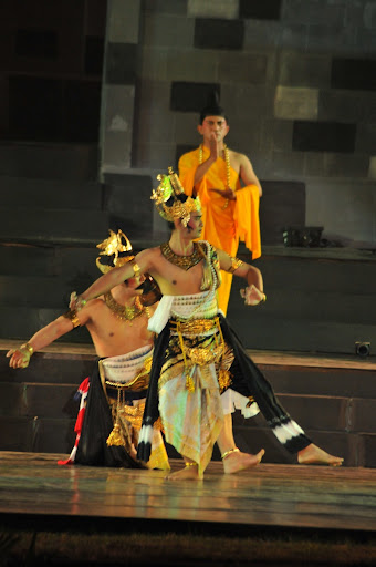 King Samaratungga after blessings from the Monk - PT.Taman Wisata Candi ...