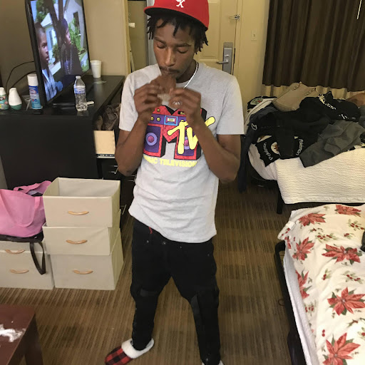 Dark Klouds (Queaze Gang) - YouTube Music