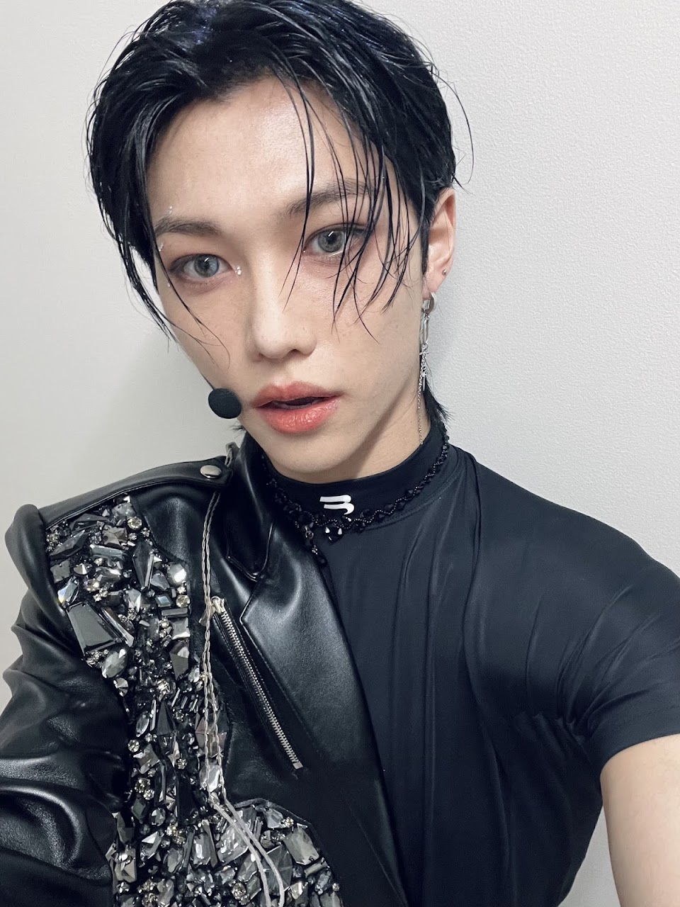 Stray Kids' Felix Goes Viral For His Ethereal IRL Visuals At The Stray Kids' Felix Goes Viral For His Ethereal IRL Visuals At The